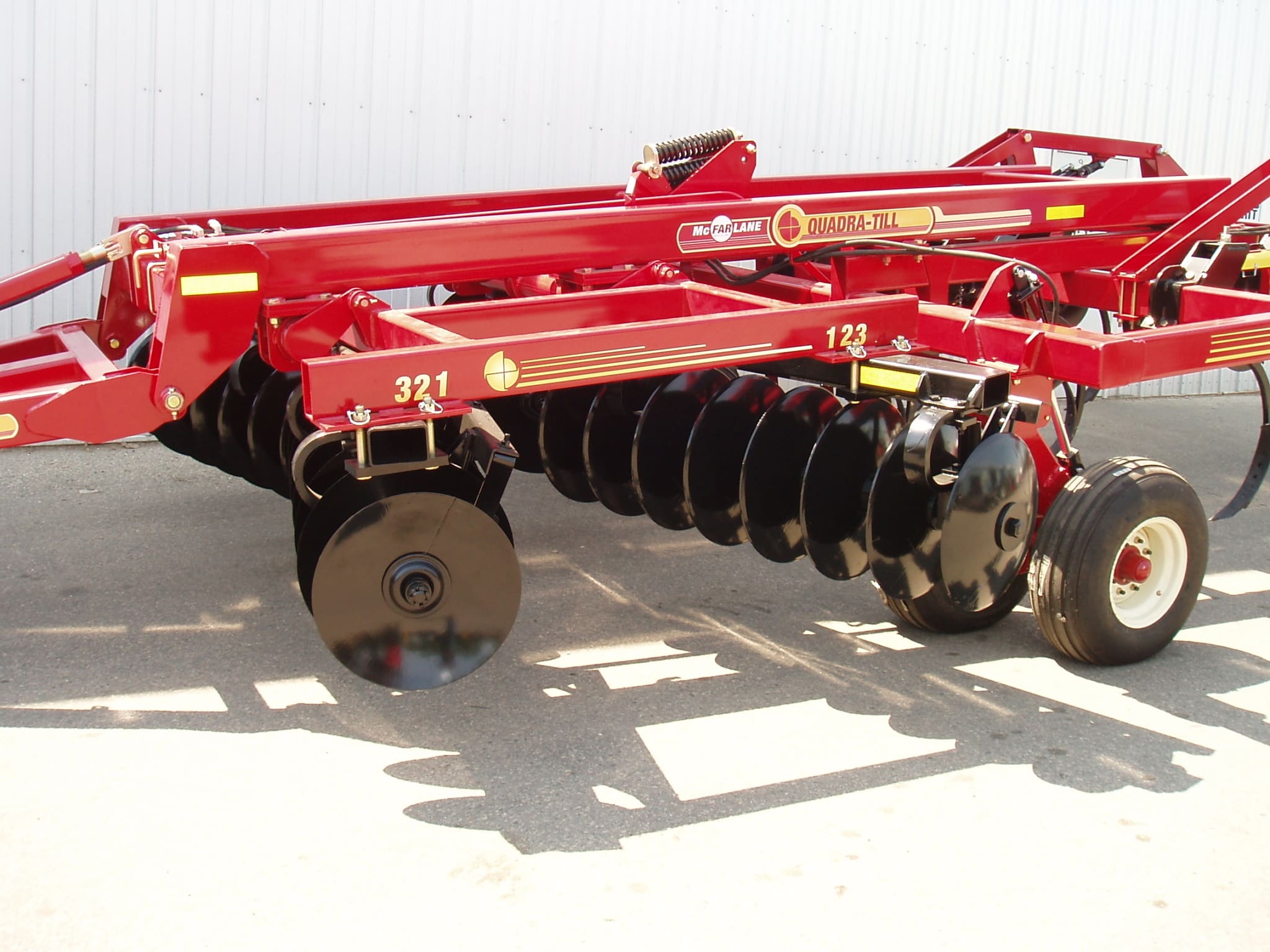 McFarlane Quadra-Till Primary Tillage Machine - Leading Edge Equipment